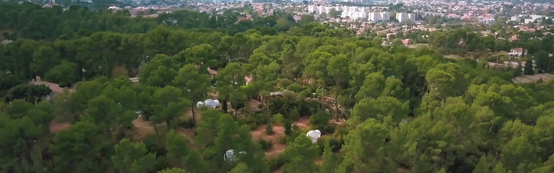 Sleep in a bubble or hut - unusual night for lovers with Attrap'Rêves